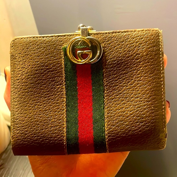 Gucci | Bags | Gucci Sherry Vibtage Large Compact Wallet With Front ...